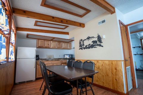 Cabins | Diamond Lake Resort