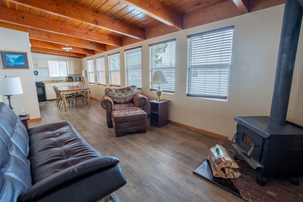 Cabins | Diamond Lake Resort